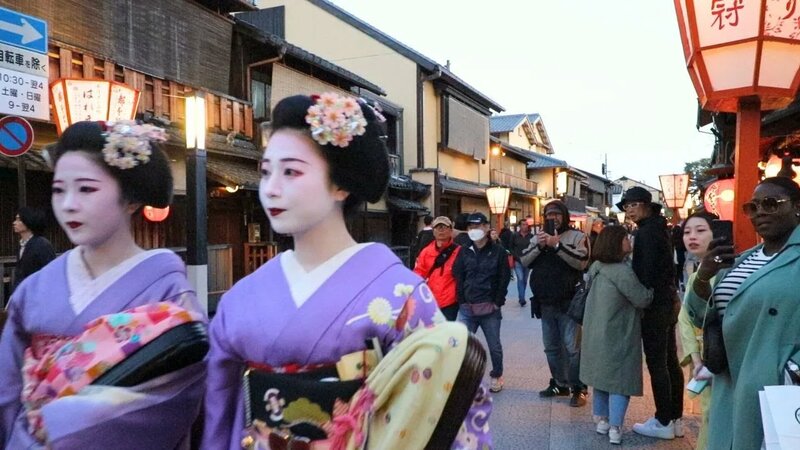Japonya'nın Bin Yıllık Başkenti Kyoto Geyşa Olmak İsteyen Kızlar