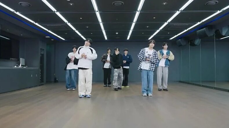 KickFlip(킥플립) "응 그래 (Umm Great)" Dance Practice Video — Видео от Дом ...