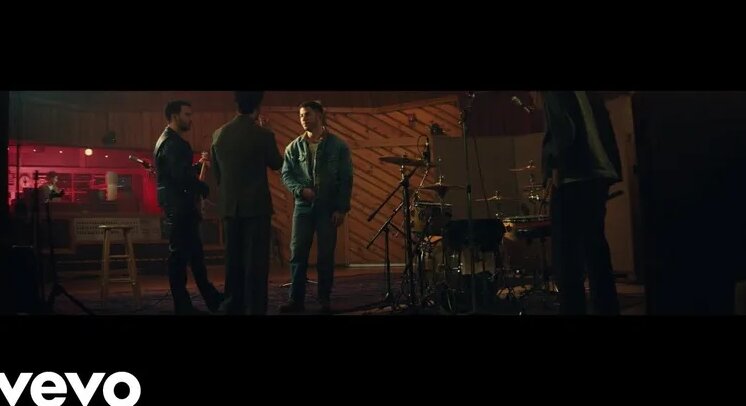 Jonas Brothers - Love Me To Heaven (Music Video) — Видео от Vevo ...