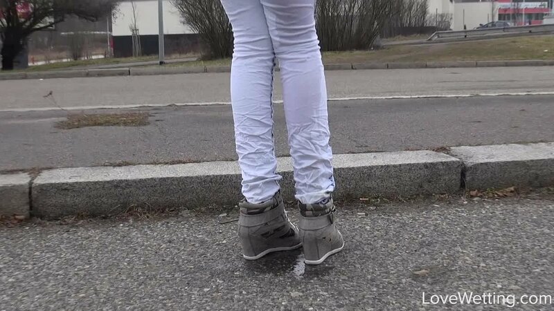 Elena - Desperate to pee — Видео от female wetting - Yandex Video ...