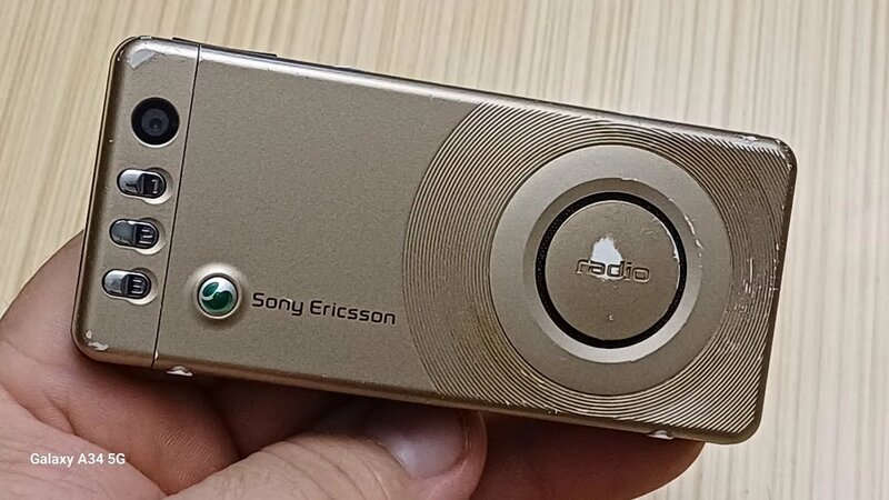 Sony Ericsson R300 редкий ретро телефон с огромным динамиком - Смотреть ...