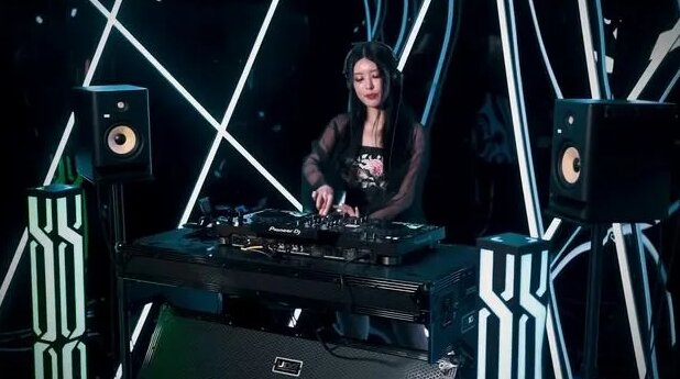 Youna - Melodic Techno Progressive House DJ Mix 02 Korea, Seoul ...