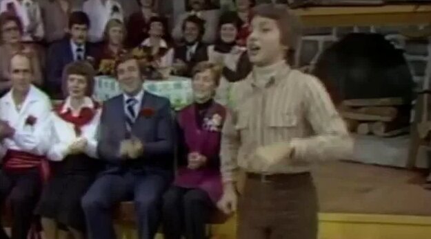 Joël Legendre à Soirée Canadienne (исп. квебекскую народную песню «M'en ...