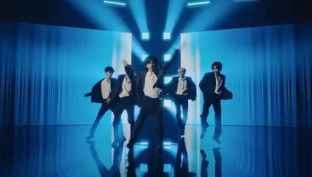 TXT (투모로우바이투게더), Anitta ‘Back for More’ Official MV - Смотреть онлайн в ...