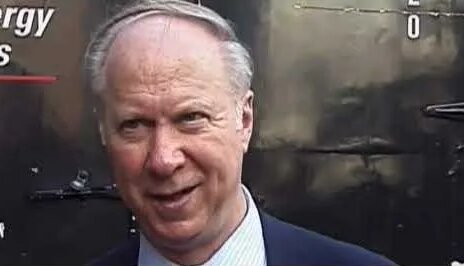 Alex Jones Confronts Bohemian Grove Member David Gergen - Смотреть ...