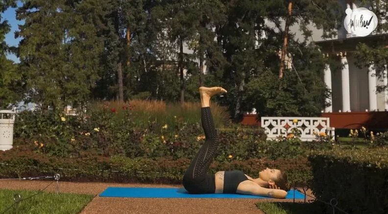 «Йога. Женские практики» с Юлией Аминовой — Видео от Телеканал ЖИВИ! jv ...