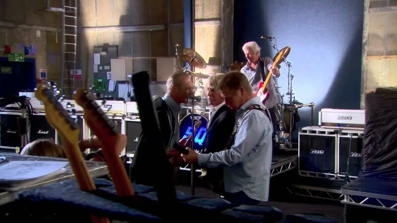 Status QUO "Two Way Traffic" (2011 Official Video HD) from the new CD ...