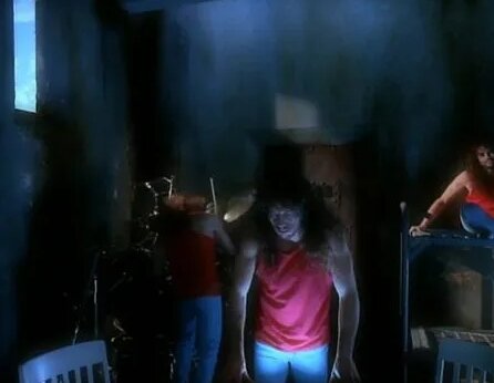 Megadeth - Sweating Bullets (Official Music Video) - Смотреть онлайн в ...