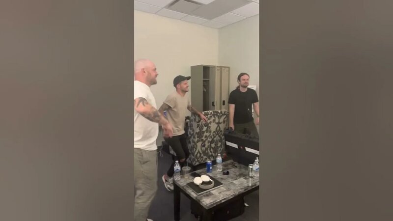 How to scream: fry scream group exercise with Fit For A King - Смотреть ...