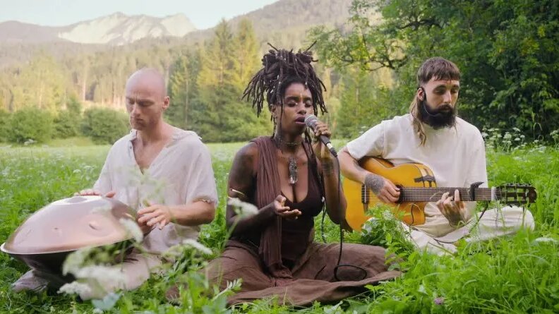 Malte Marten x Chantress Seba — OM SO HUM Mantra ¦ Powerful Healing ...