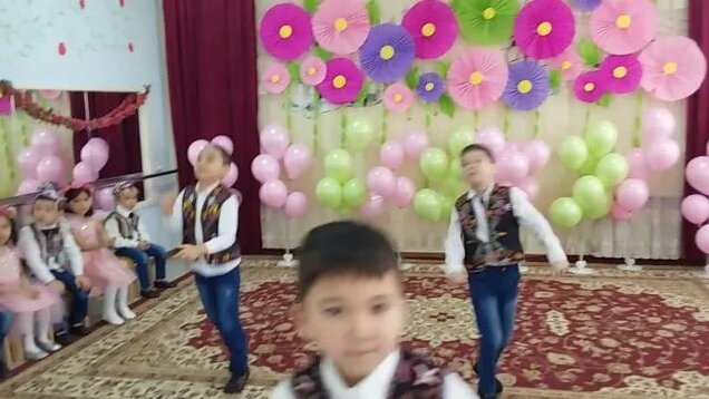 Bos bos qamchi bos. O'g'il bolalar ijrosida ajoyib raqs. Toshkent ...