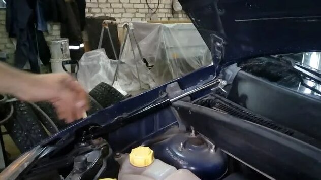 Форд Фьюжн (Ford Fusion). Установка газовых упоров на капот своими ...