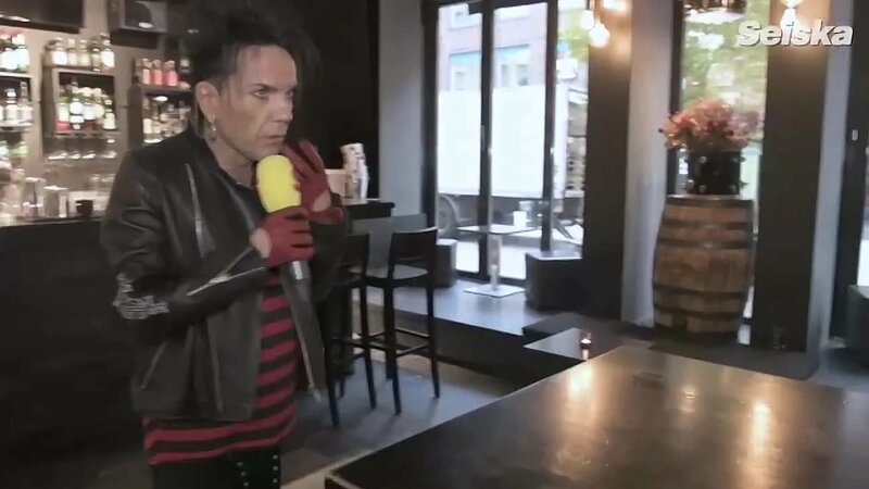 Jussi 69 проводит экскурсию в своём баре The Riff [2023]. — Видео от ...