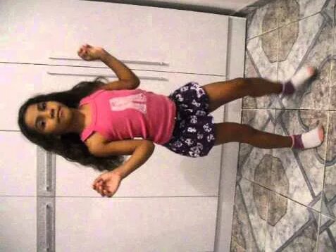 Maria dançando Anitta Show das Poderosas'