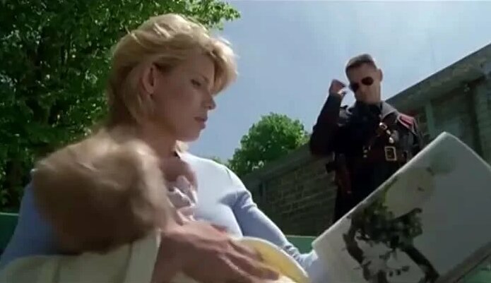 Видео Shannon Whirry Breastfeeding Jim Carrey! - - Me Myself & Irene ...