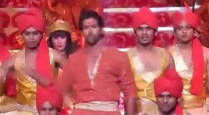 Видео Hrithik Roshan Performance 58th Filmfare Awards 2013 | OK.RU ...