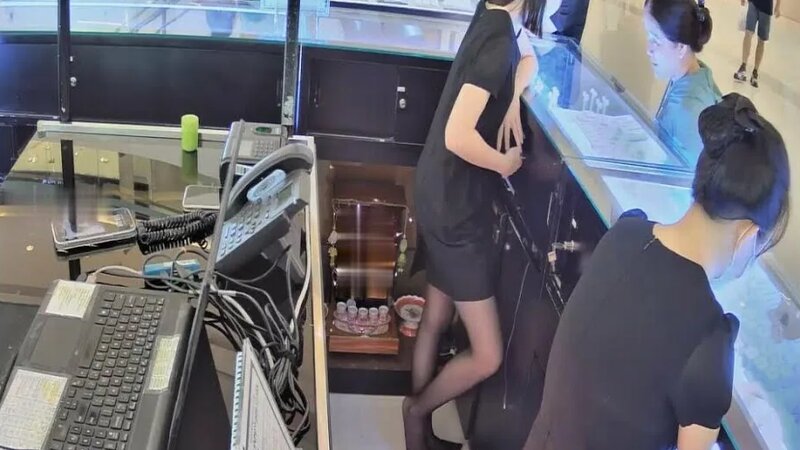 The pretty jewelry store hostess stand up dipping shoeplay - Yandex ...