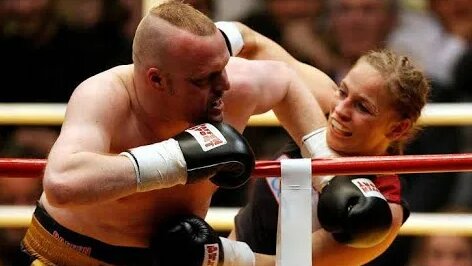 Mixed Boxing (TV Man vs Pro Boxer Woman) - Stefan Raab vs Regina ...