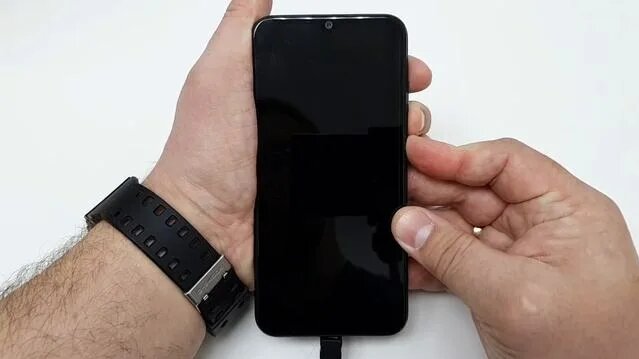 Tecno Camon 11S CB7 vibrates but not turns on / вибрирует, но не ...
