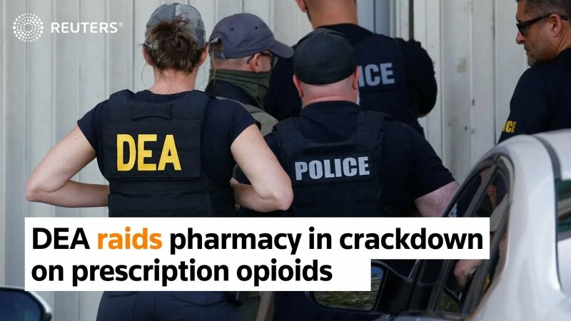 DEA raids Florida pharmacy in opioid crackdown - Смотреть онлайн в ...