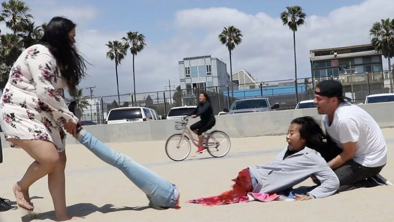 Half Woman Prank -Julien Magic - Yandex Video aramada çevrimiçi izle