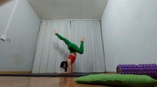 Evelin in red takes charge of a yoga and stretching session, immersed ...