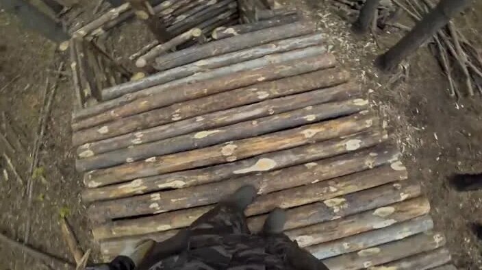 Видео МОЙ Лагерь В ЛЕСУ. 14 ДЕНЬ Стройки. SOLO Bushcraft CAMP. Building ...