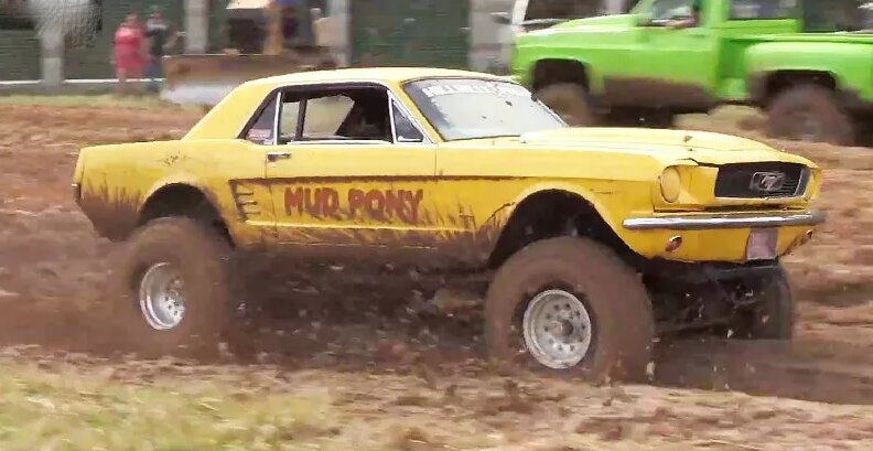 Покатушки по грязи на монстр-траках, грязевая лужа, offroad 4x4 ...