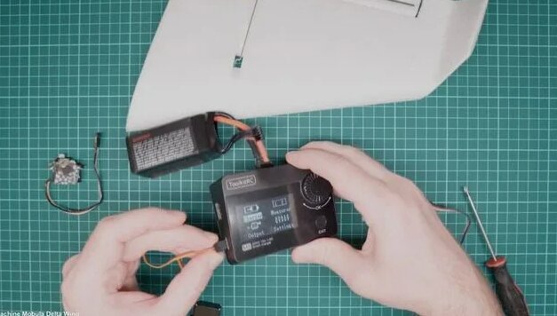 Eachine Mobula Delta Wing. Новое летающее крыло. Сборка и настройка ...