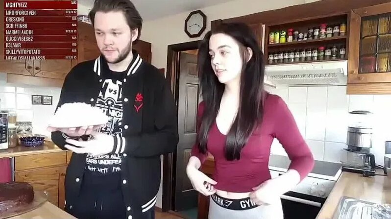 Twitch - Sanxyra Belly Button Showing Stretches Compilation 1 — Видео ...