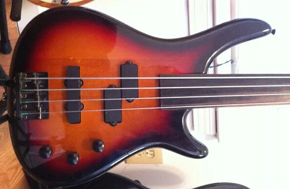 Stagg Bc300 Fretless Bass Review and Demo