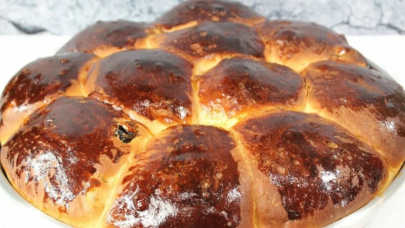 "Bulochki", Russian Style Sweet Buns with Raisins. A dish from my ...