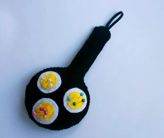 как сшить игольницу . Мастер класс. Make A Felt Frying Pan For Needles ...
