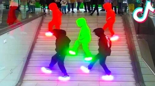 Walking dance - Yandex Video aramada çevrimiçi izle