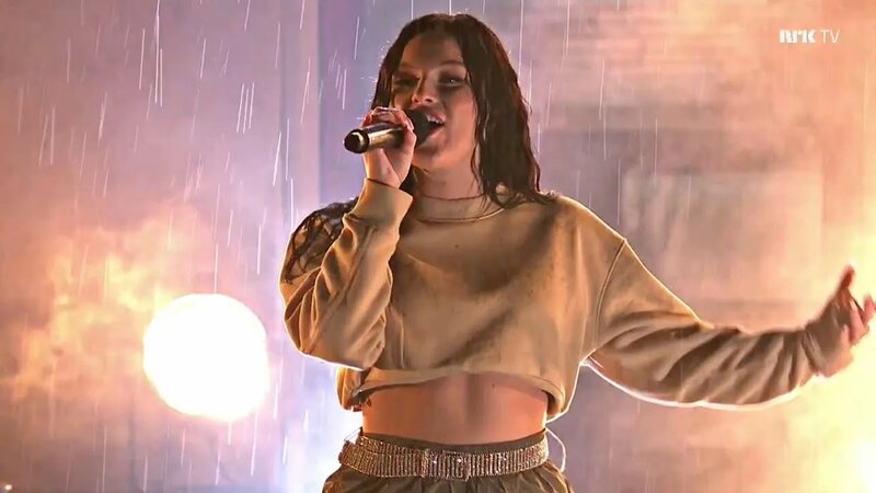 Alan Walker - Darkside (feat. Torine) (Live Performance) - Yandex Video ...