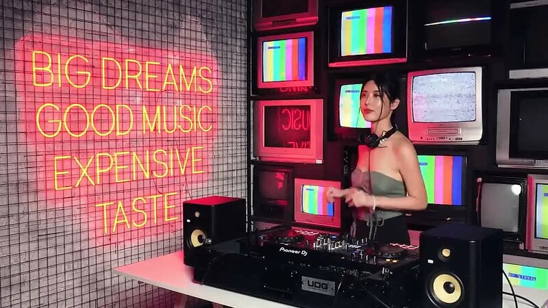 Youna - Melodic Techno & Progressive House DJ Mix 04 @ Dubai — Видео от ...