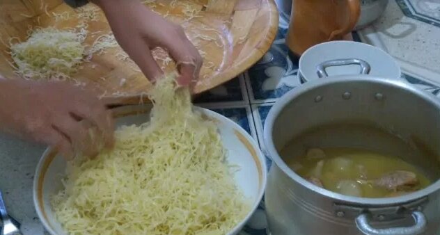 Rechta Algéroise au poulet (sauce blanche), rechta dziria - Yandex ...