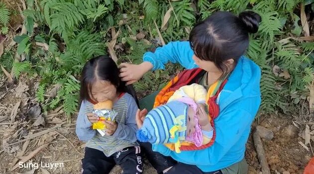 The Life of a 16 Years Old Single Mother- Rescuing the abandoned baby ...