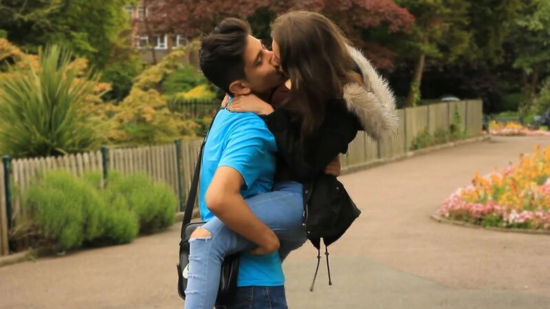 Kissing Prank 💋 Top 5 Kissing Prank