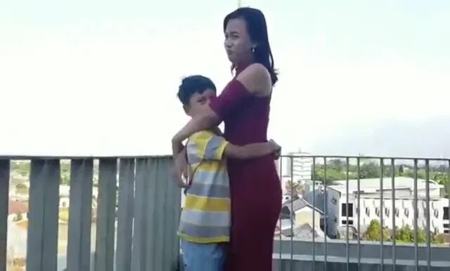 Bokep kecil ngentot sama tante