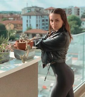 Lara Arluni - Bio, Age, Height Models Biography - EroFound