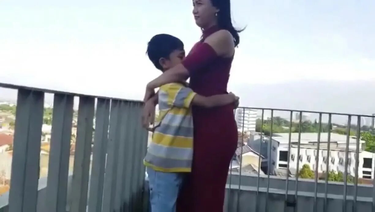 Bokep kecil ngentot sama tante